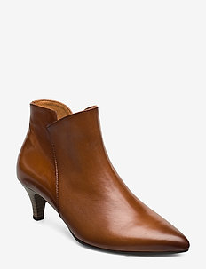 Shoes | Large selection of the newest styles | Boozt.com